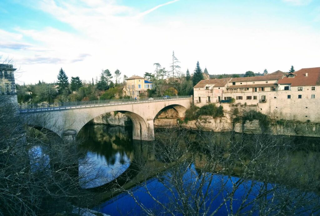 Visiter Ruoms : Découvrez le charmant village de Ruoms